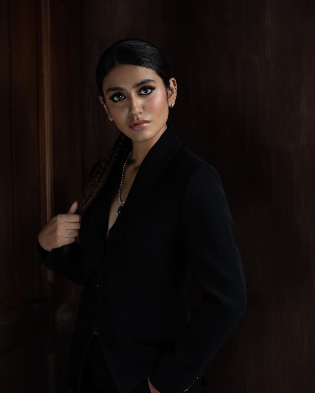 Actress Priya Prakash Varrier's Glamorous Look in Black Outfit Goes ...