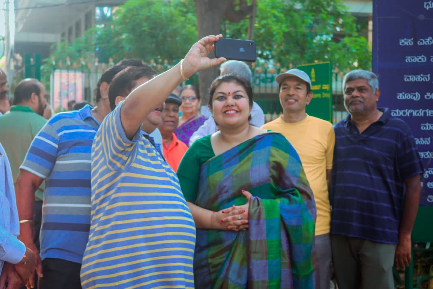 Karantaka Elections: ತಿರುಮಲ ದೇವಸ್ಥಾನದ ಅರ್ಚಕರನ್ನು ಮನೆಗೆ ಕರೆಸಿ ಆಶೀರ್ವಾದ ...