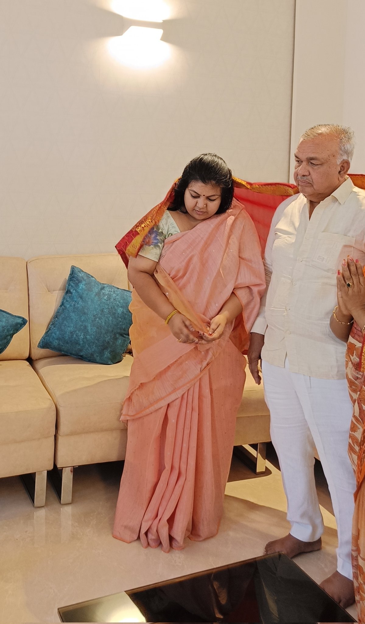 Karantaka Elections: ತಿರುಮಲ ದೇವಸ್ಥಾನದ ಅರ್ಚಕರನ್ನು ಮನೆಗೆ ಕರೆಸಿ ಆಶೀರ್ವಾದ ...