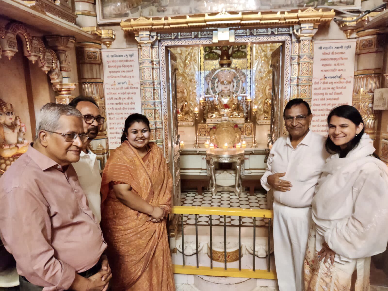 Karantaka Elections: ತಿರುಮಲ ದೇವಸ್ಥಾನದ ಅರ್ಚಕರನ್ನು ಮನೆಗೆ ಕರೆಸಿ ಆಶೀರ್ವಾದ ...