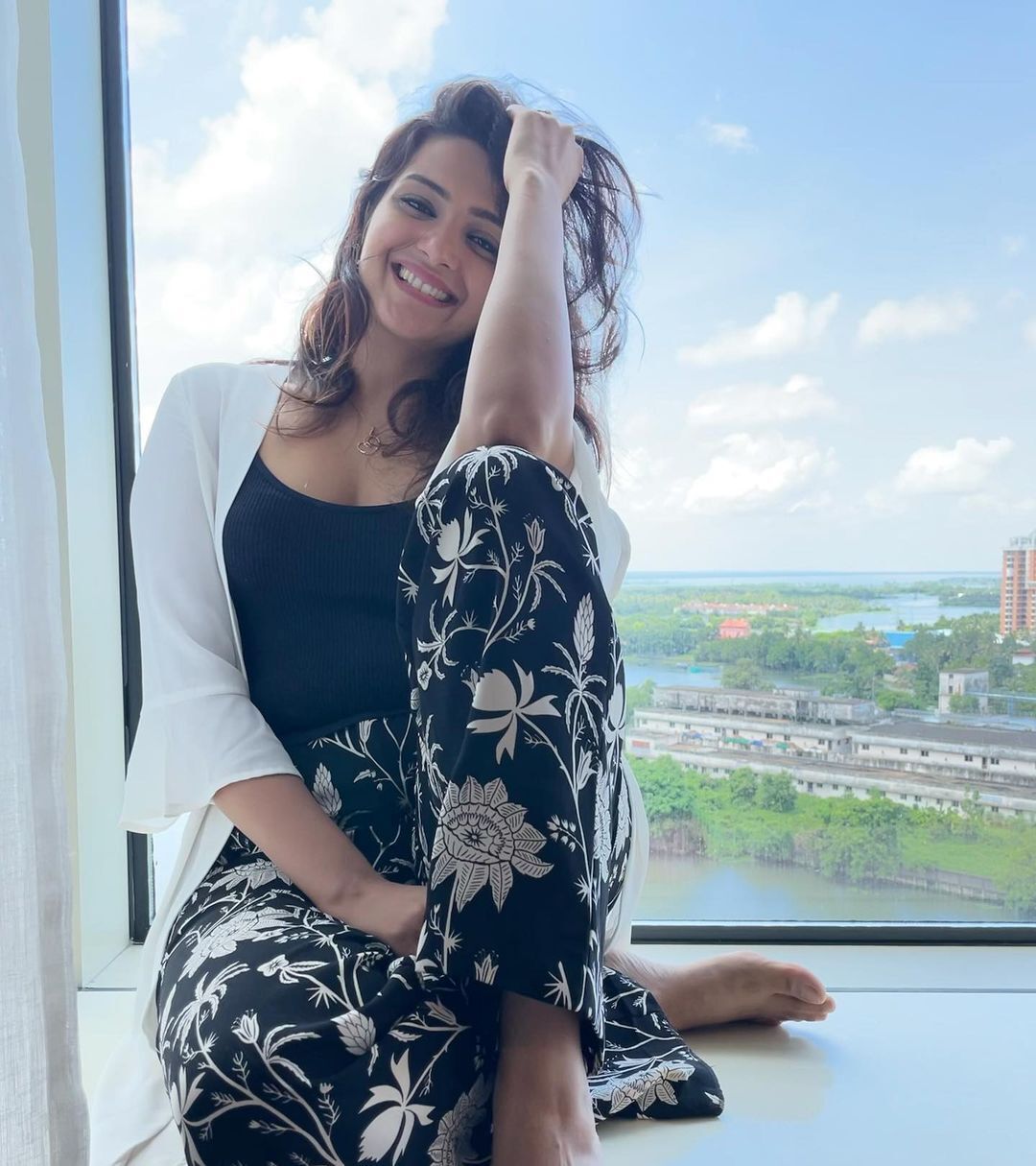 Mollywood Actress Divya Pillai's Latest Instagram Stills Made Wow Among ...