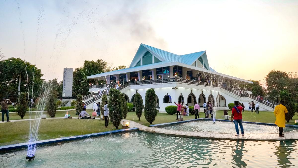 ನಾಗ್ಪುರ: ಡ್ರ್ಯಾಗನ್ ಪ್ಯಾಲೇಸ್ ಬೌದ್ಧ ದೇವಾಲಯಕ್ಕೆ ಭಾರತ್ ಗೌರವ್ ರೈಲು ಪ್ರವಾಸಿಗರ ...