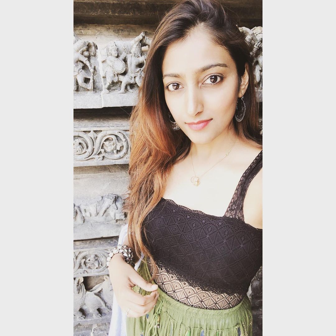 Photos: बेहद खूबसूरत हैं RR के गेंदबाज संदीप शर्मा की Wife, हॉटनेस में ...