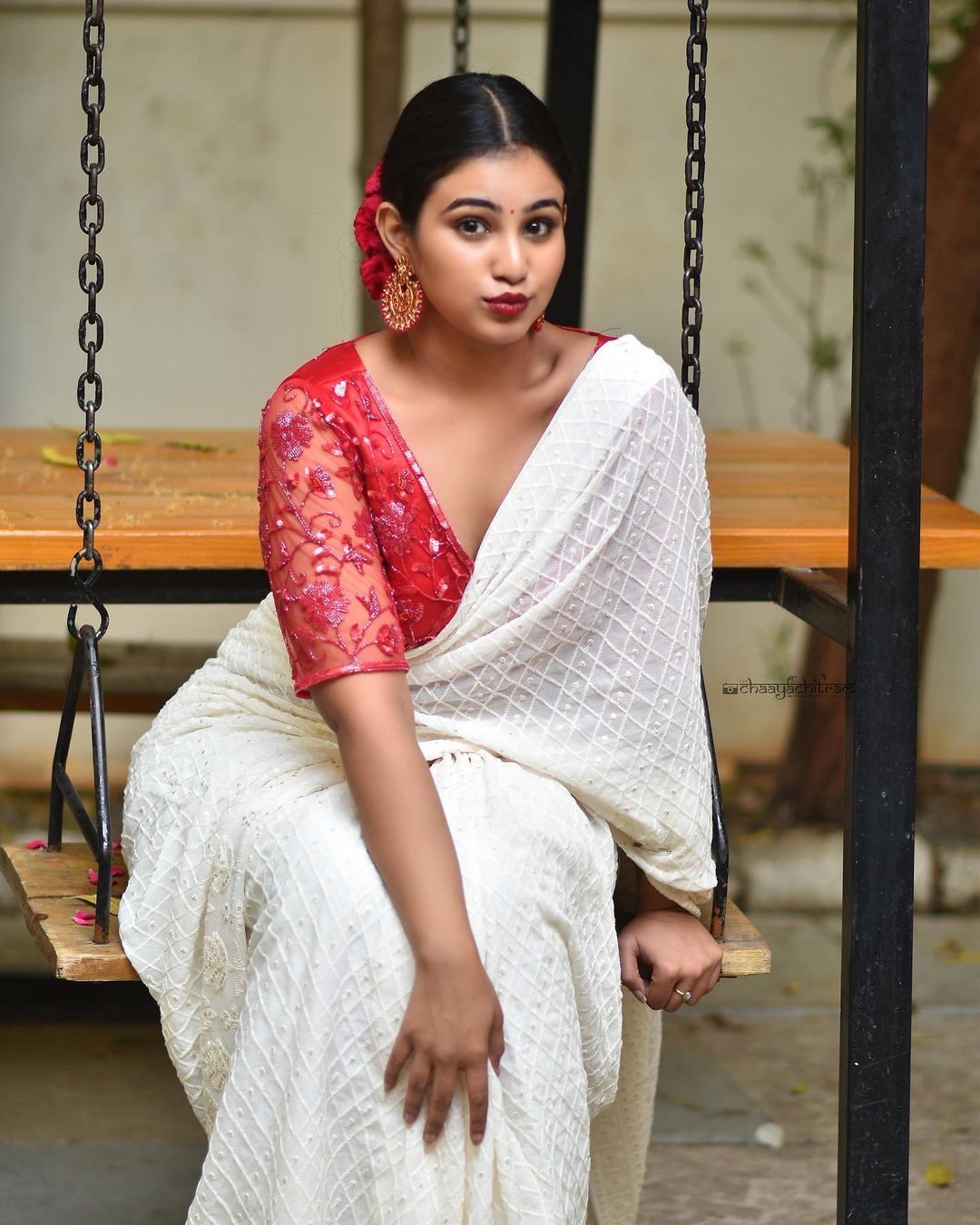 photos : புடவையில் சொக்கவைக்கும் அழகு.. நடிகை யாஷ்னாவின் கலக்கல் ...