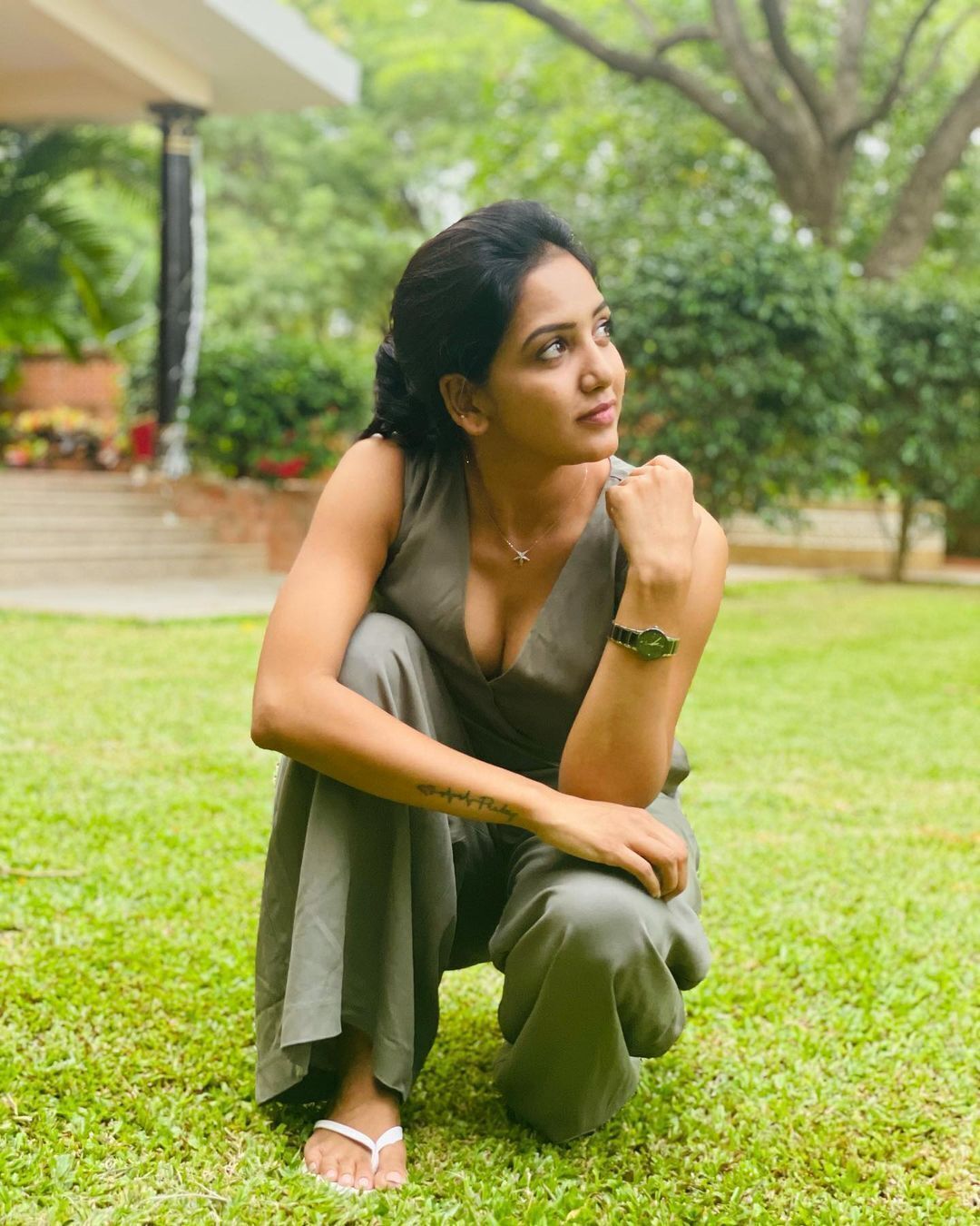 PHOTOS : நடிகை பவானி ரெட்டியின் லேட்டஸ்ட் அசத்தல் போட்டோஸ்.. | stunning stylish photos of ...