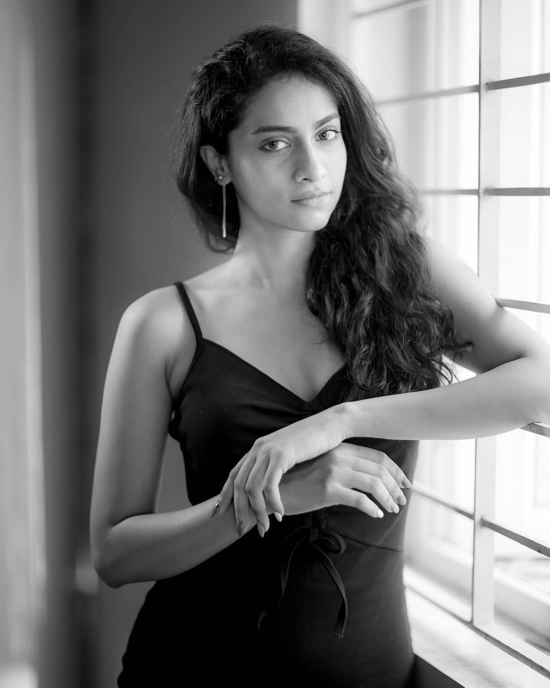 photos : அலைகளின் நடுவே ஆனந்தமாய் காற்று வாங்கும் அபிதா வெங்கட்.. கலக்கலான லேட்டஸ்ட் பிக்ஸ் ...