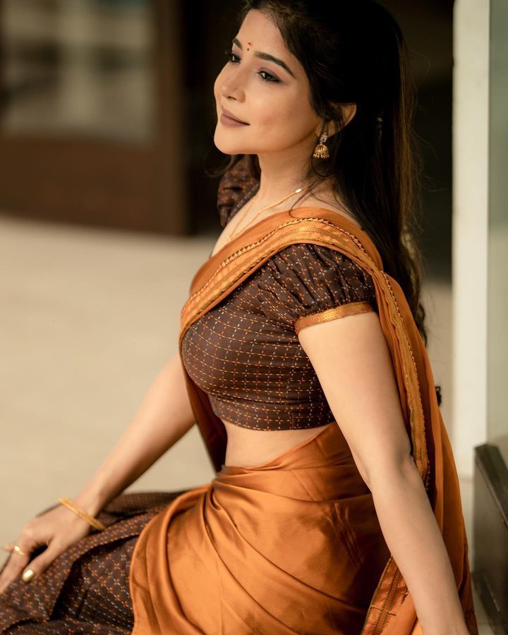 PHOTOS : சைடு போஸில் சொக்கவைக்கும் சாக்ஷி அகர்வால்.. சுண்டியிழுக்கும் லேட்டஸ்ட் போட்டோஸ் ...