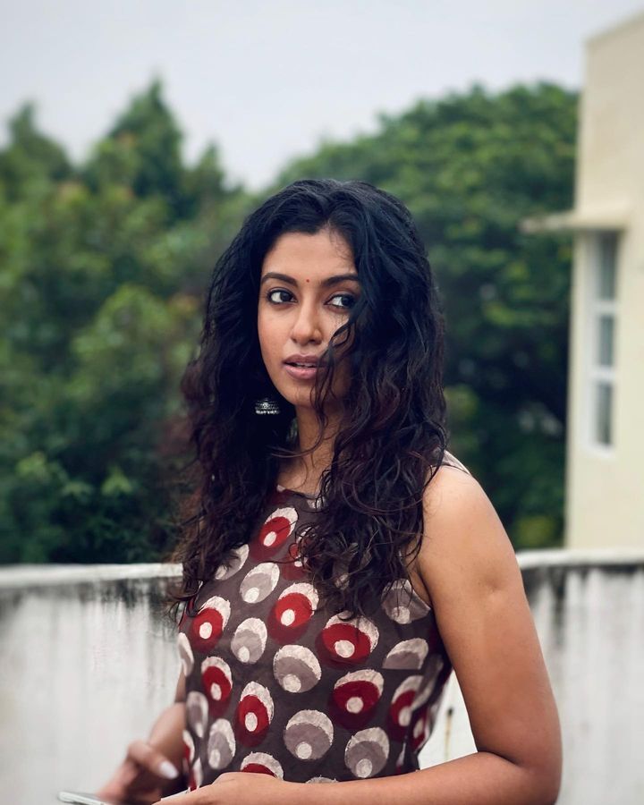 PHOTOS : அட நம்ம ரோஷ்னியா இது? சேலையில் சூப்பர் லுக்.. ரசிகர்களை ...