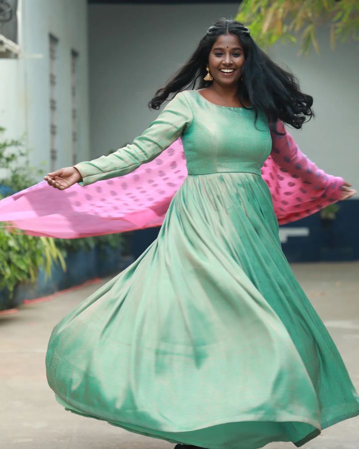 PHOTOS : வாவ்.. மாடர்ன் உடையில் கலக்கும் சுந்தரி சீரியல் நடிகை ...