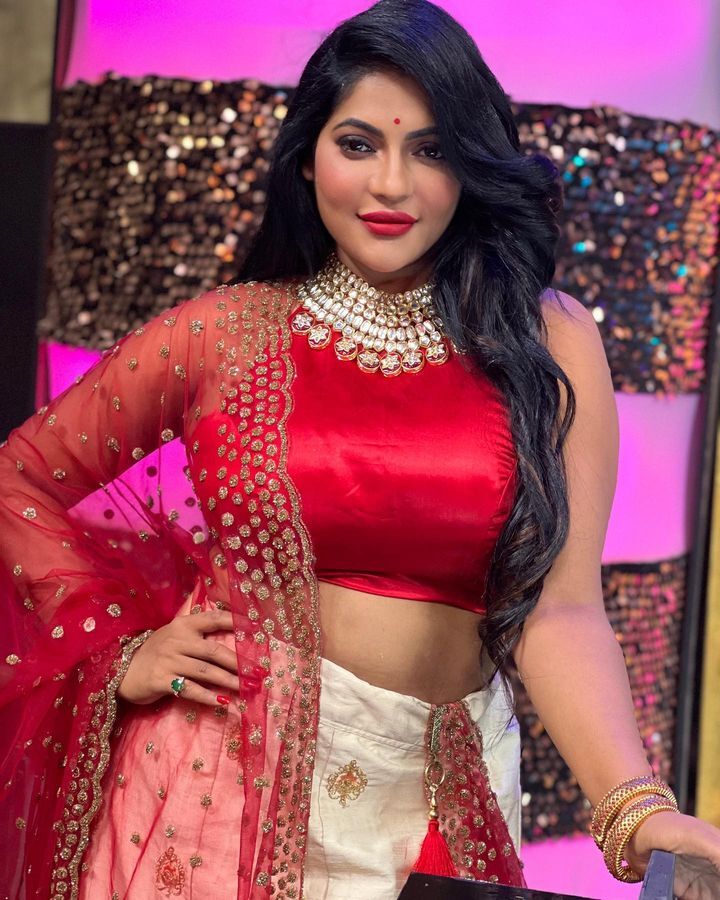 PHOTOS : பாக்கியலட்சுமி சீரியல் ராதிக்கவா இது? சைடு போஸில் ...