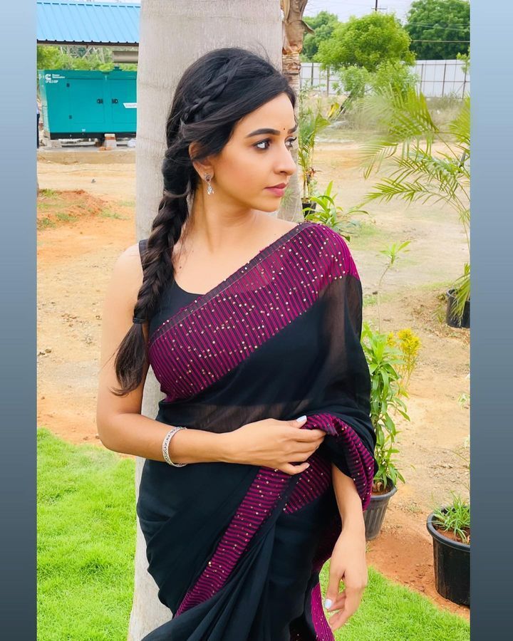 PHOTOS : பாக்கியலட்சுமி சீரியல் ஜெனியா இது? மாடர்ன் உடையில் சும்மா ...