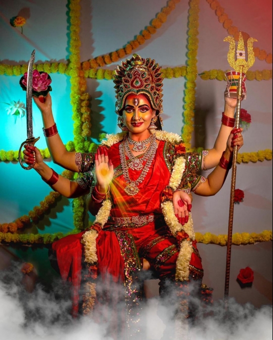 photos : தத்துரூபமாக அம்மனை போல உருவெடுத்த விஜய டிவி சீரியல் நடிகை ...