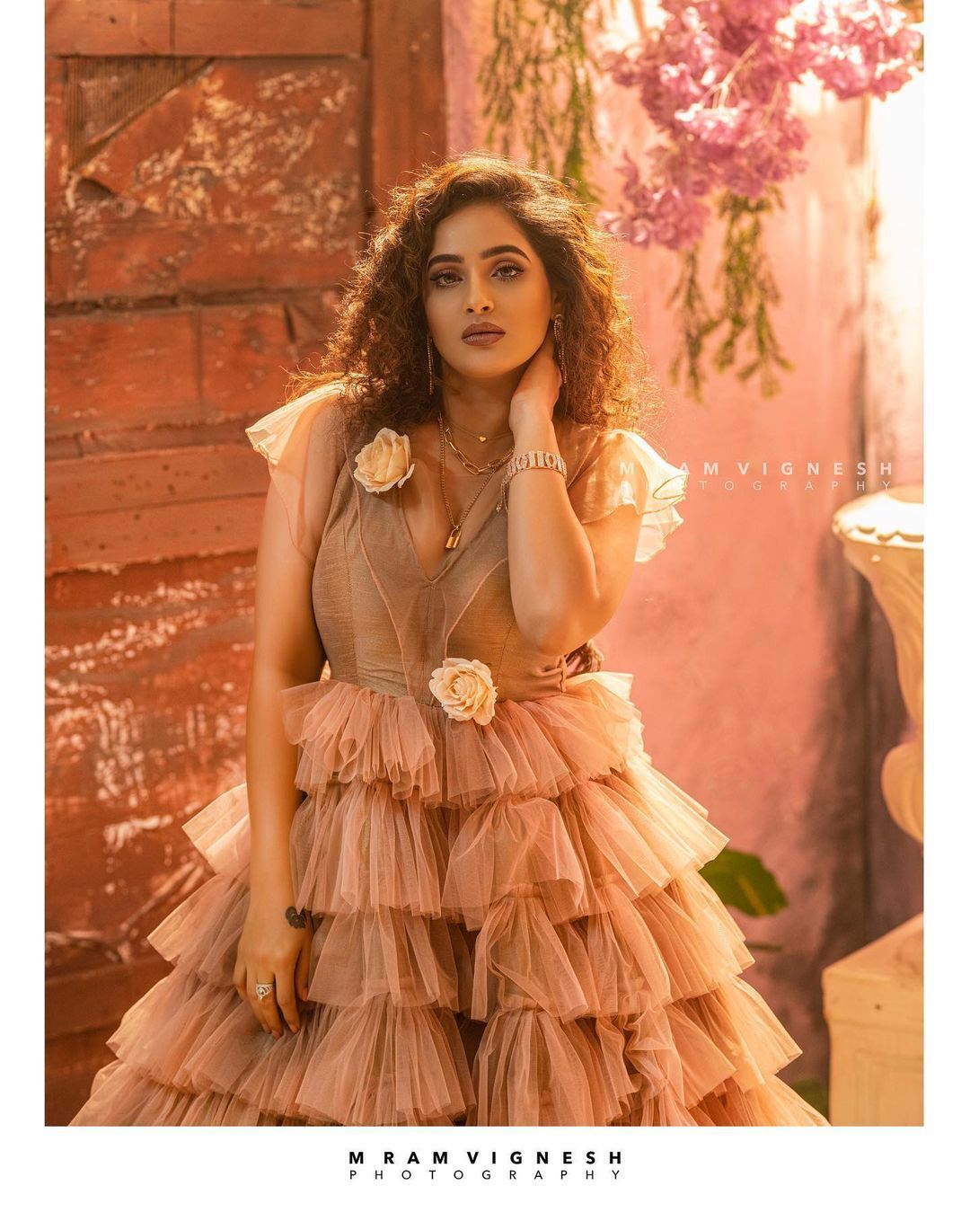 photos : தத்துரூபமாக அம்மனை போல உருவெடுத்த விஜய டிவி சீரியல் நடிகை ...