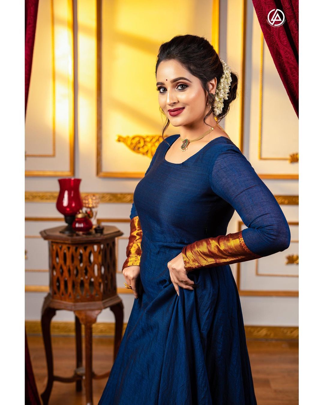 photos : தத்துரூபமாக அம்மனை போல உருவெடுத்த விஜய டிவி சீரியல் நடிகை ...