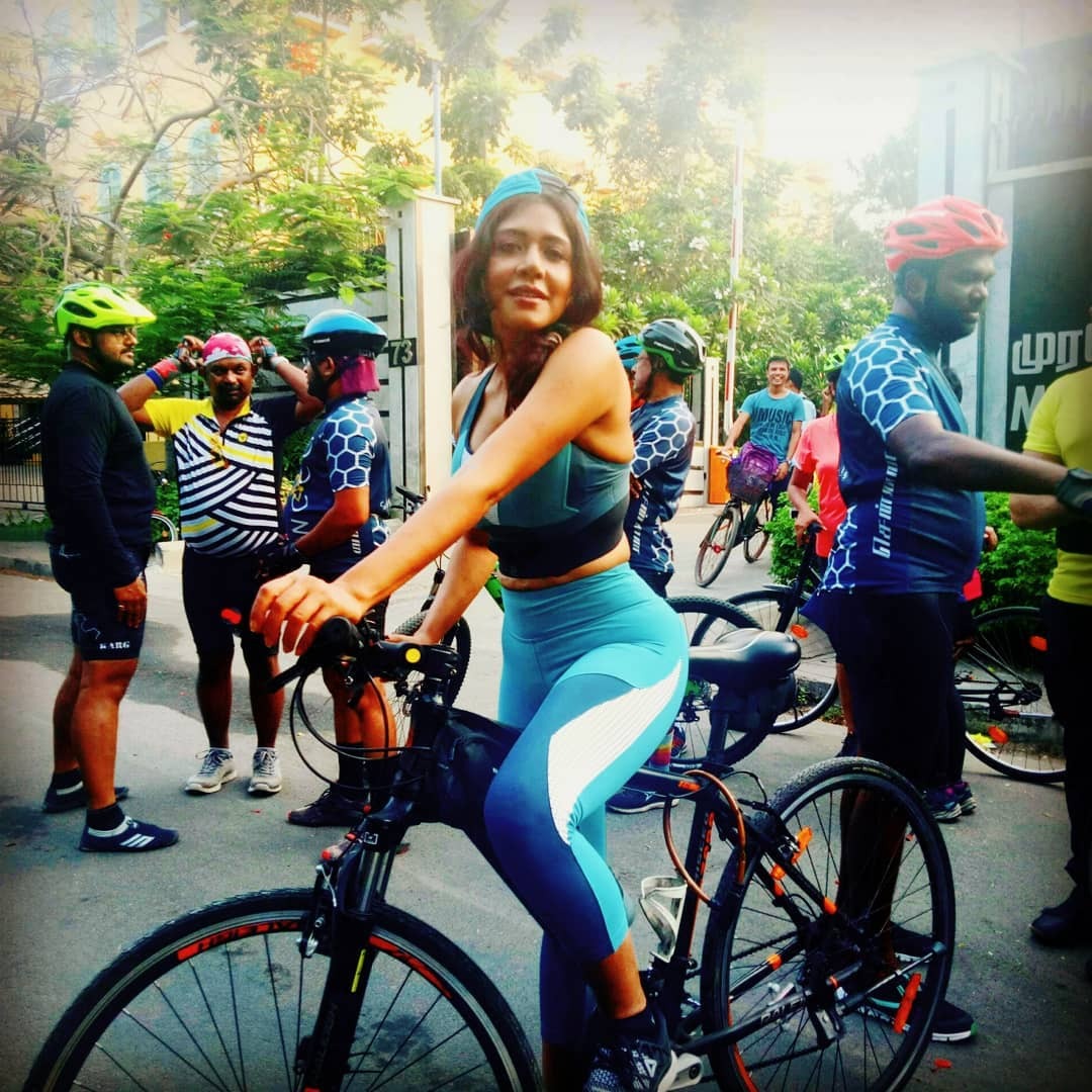 photos : அட இவங்க யாருனு தெரியுதா? பிக்ஃபாஸ் மமதி சாரியின் லேட்டஸ்ட் ...