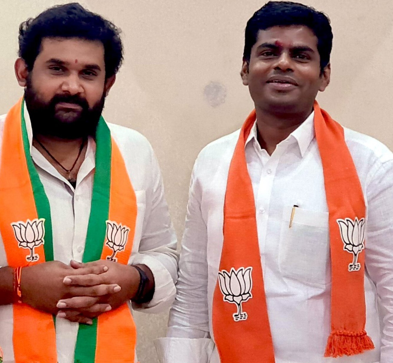 PHOTOS : அடுத்தவர் காலில் விழுந்து பதவி பெற்று.. அதிமுக தொண்டர்களை ...