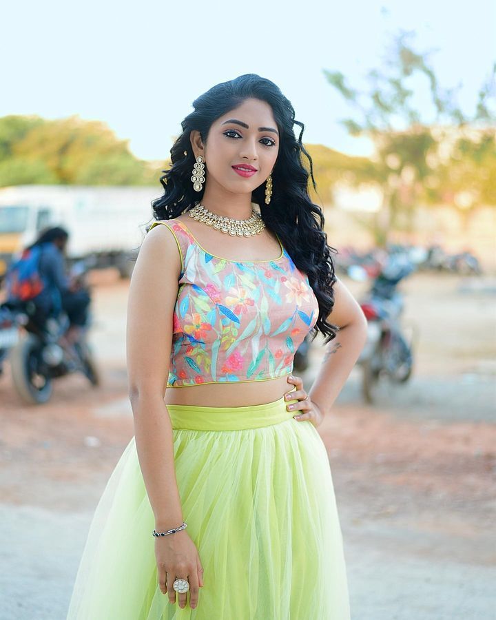 PHOTOS : விஜய் சேதுபதிக்கு ஸ்வீட் ஊட்டிய சீரியல் நடிகை.. விழா மேடையில் ...