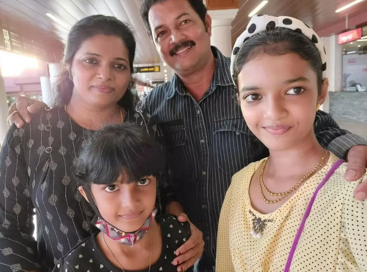 PHOTOS : திருமதி செல்வம் அர்ச்சனாவா இது? குடும்பத்துடன் மகிழ்ச்சியாக ...