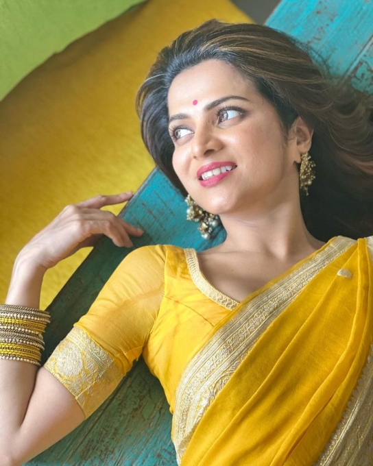 PHOTOS : ஹயிட்டா.. வொயிட்டா.. செம ஸ்டைலா.. டிடியுடன் இருக்கும் அந்த ...