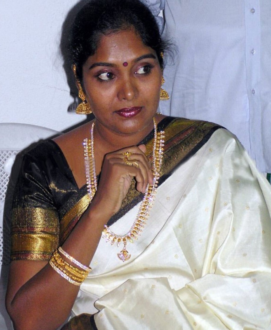 PHOTOS : மீனாட்சி பொண்ணுங்க சீரியலில் இருந்து வெளியேறிய சீனியர் நடிகை ...