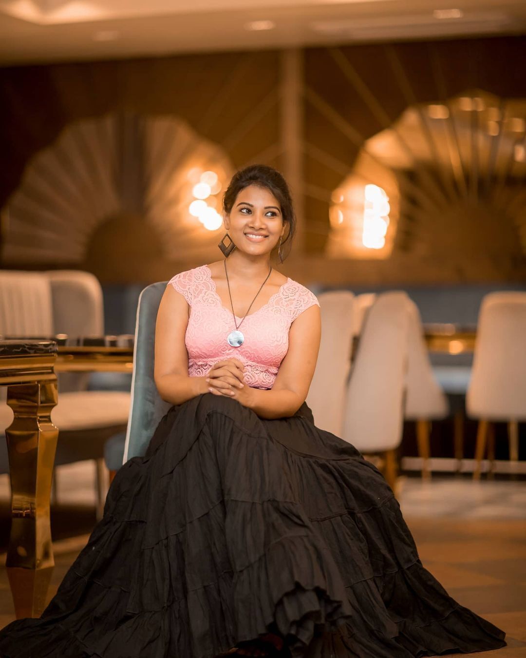 PHOTOS : சூர்யா பட நடிகையின் லேட்டஸ்ட் அசத்தல் இன்ஸ்டா புகைப்படங்கள் ...