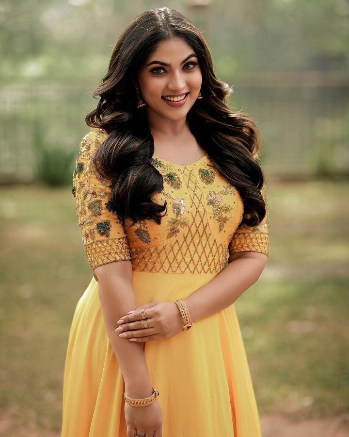 PHOTOS : விஷால் பட நடிகை பானுவின் கணவர் மற்றும் குழந்தையை ...