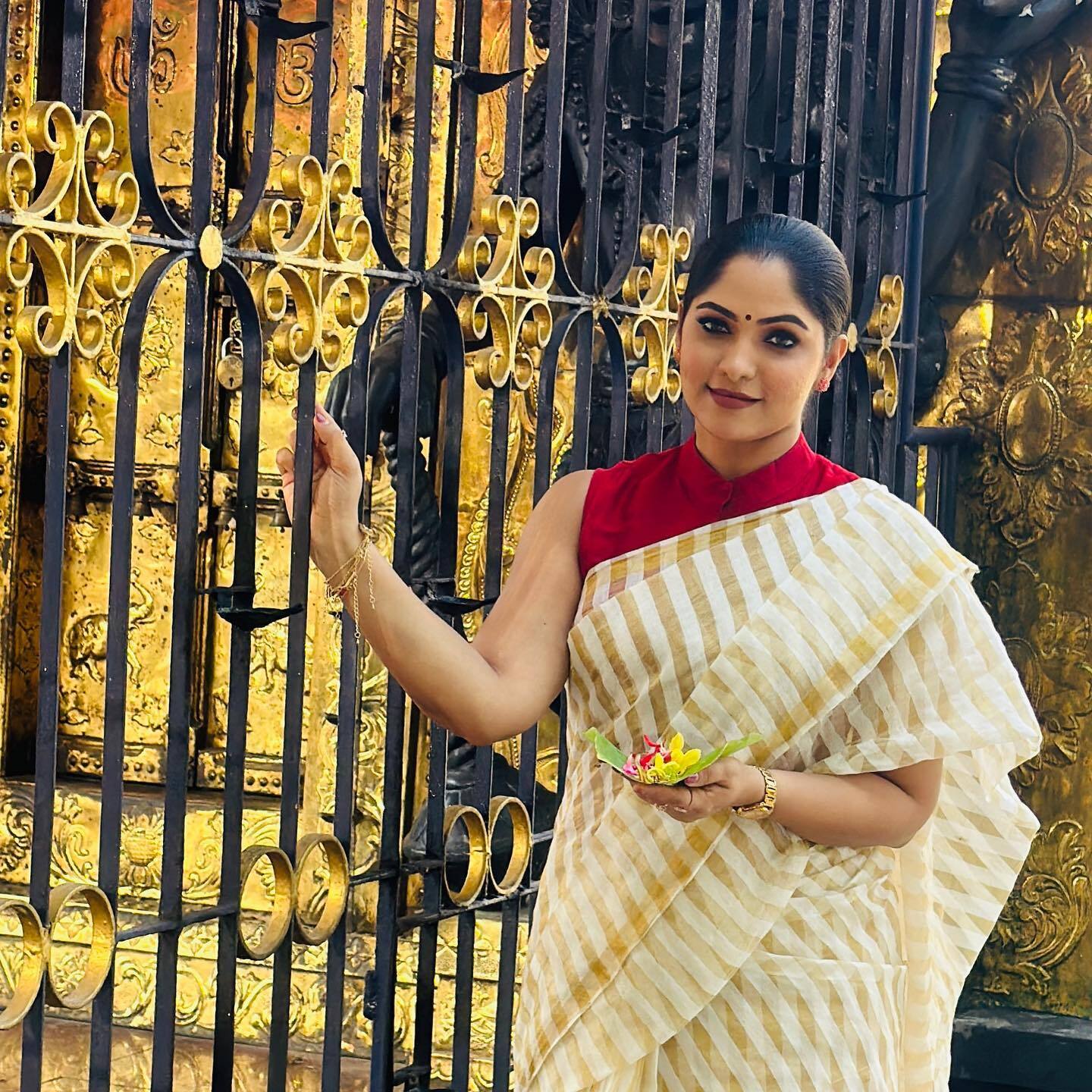 PHOTOS : விஷால் பட நடிகை பானுவின் கணவர் மற்றும் குழந்தையை ...