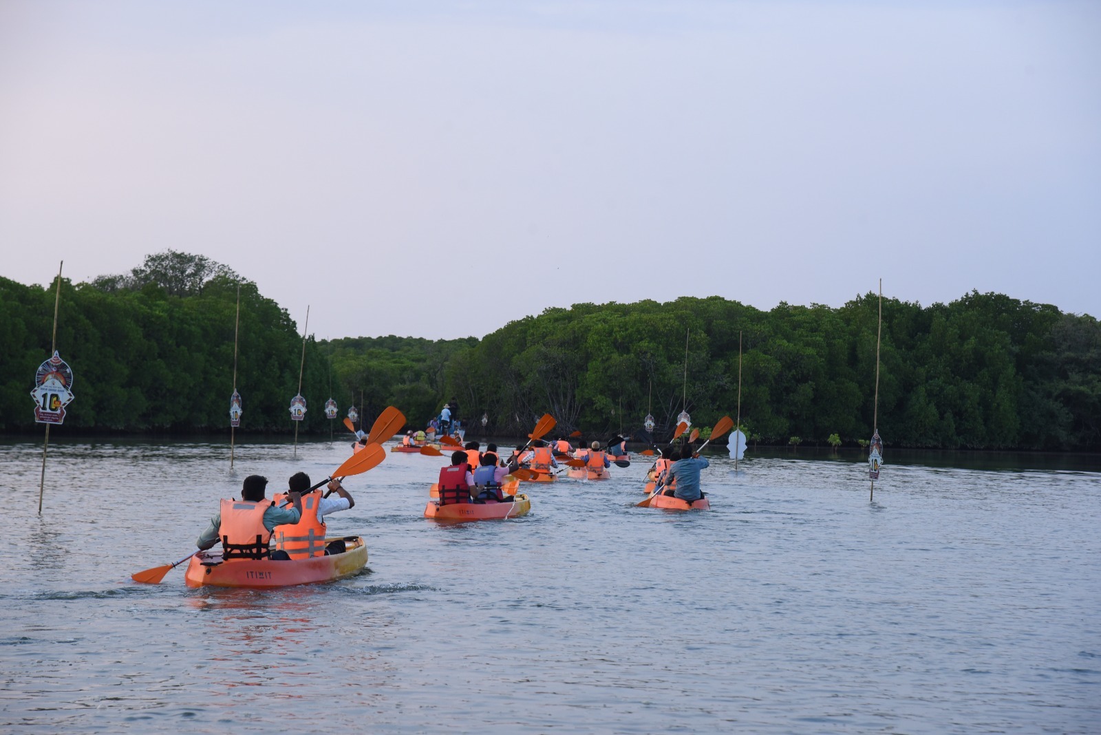 ಮಾಂಗ್ರೋವ್ ಕಾಡುಗಳ ನಡುವೆ ಮತದಾನ ಜಾಗೃತಿ | Udupi Voting Awareness Campaign ...