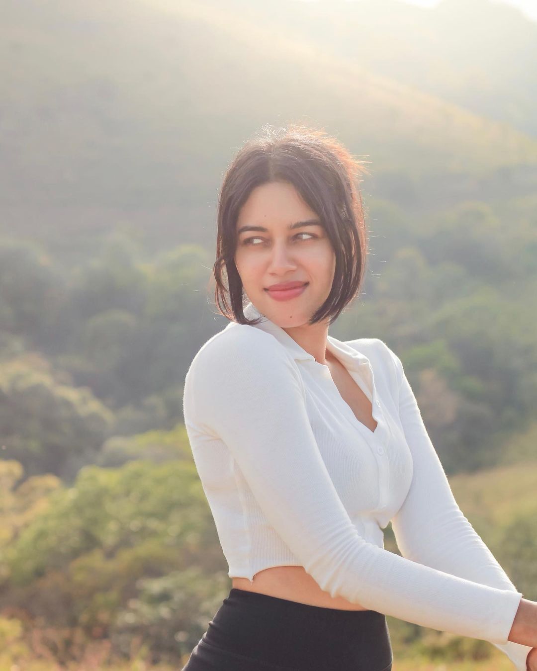 క్యూట్ అందాలతో మైమరిపిస్తున్న మిర్నాలిని రవి. | Actress Mirnalini Ravi ...