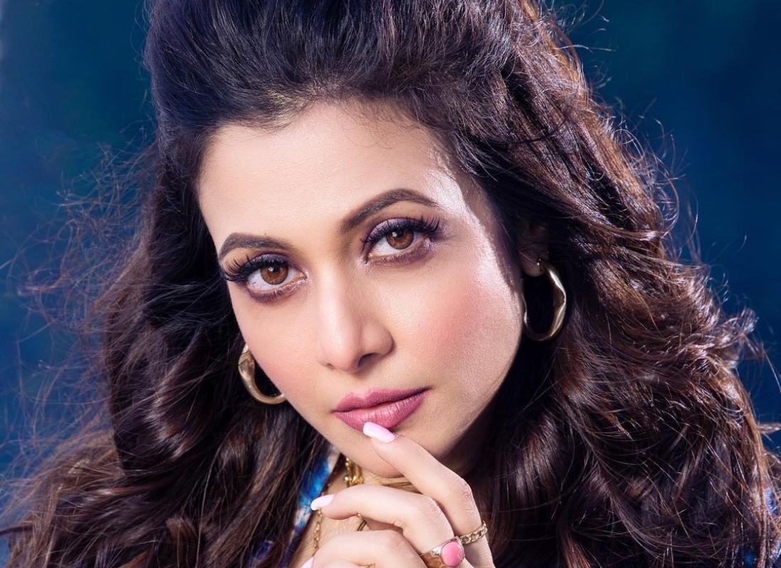 গোলাপি রঙের পোশাকে চমৎকার লুকে সোশ্যাল মিডিয়ায় ধরা দিলেন কোয়েল | Tollywood actress Koel ...