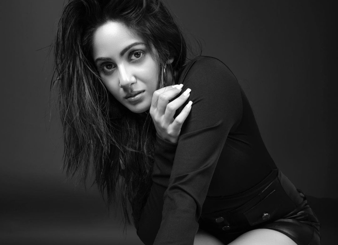 কালো পোশাকে ব্ল্যাক বিউটি নীল ঘরণী তৃণা, ছবিগুলি ঘুম কাড়ল ভক্তদের ...