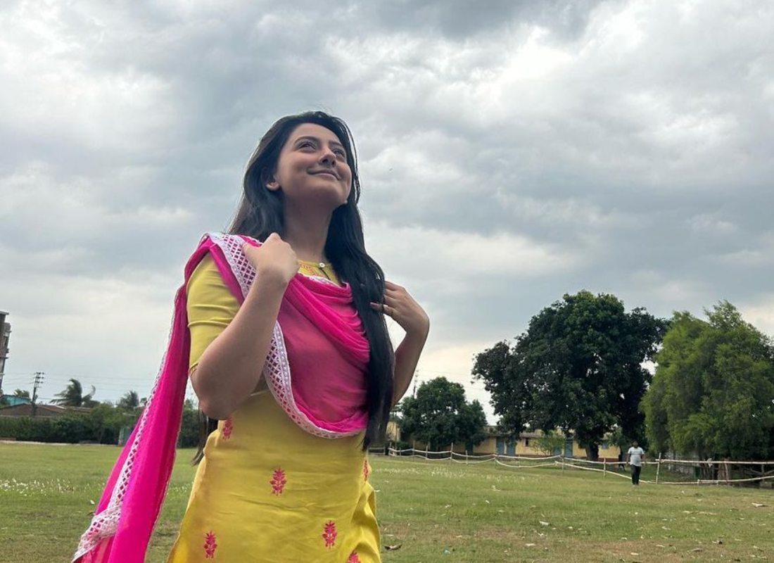 অল্প মেকআপেই লাস্যময়ী শ্রাবণী, জেল্লা দেখে স্তব্ধ নেট নাগরিকরা ...