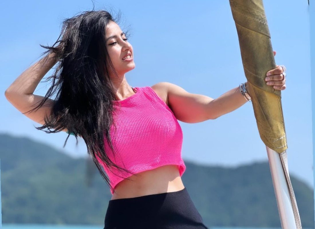 বিকিনি লুকে সোশ্যাল মিডিয়ায় ঝড় তুলে দিলেন লাস্যময়ী মনামী | Actress Monami Ghosh wear bikini ...