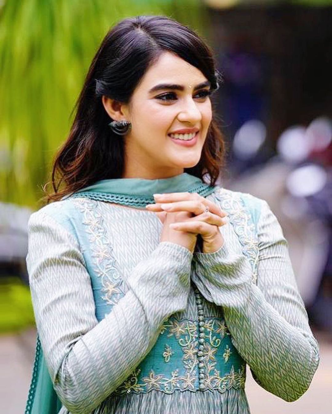 కుర్రకారు గుండెల్లో కాక పుట్టిస్తున్న కావ్య థాపర్. | Actress Kavya Thapar stunning beauty show ...