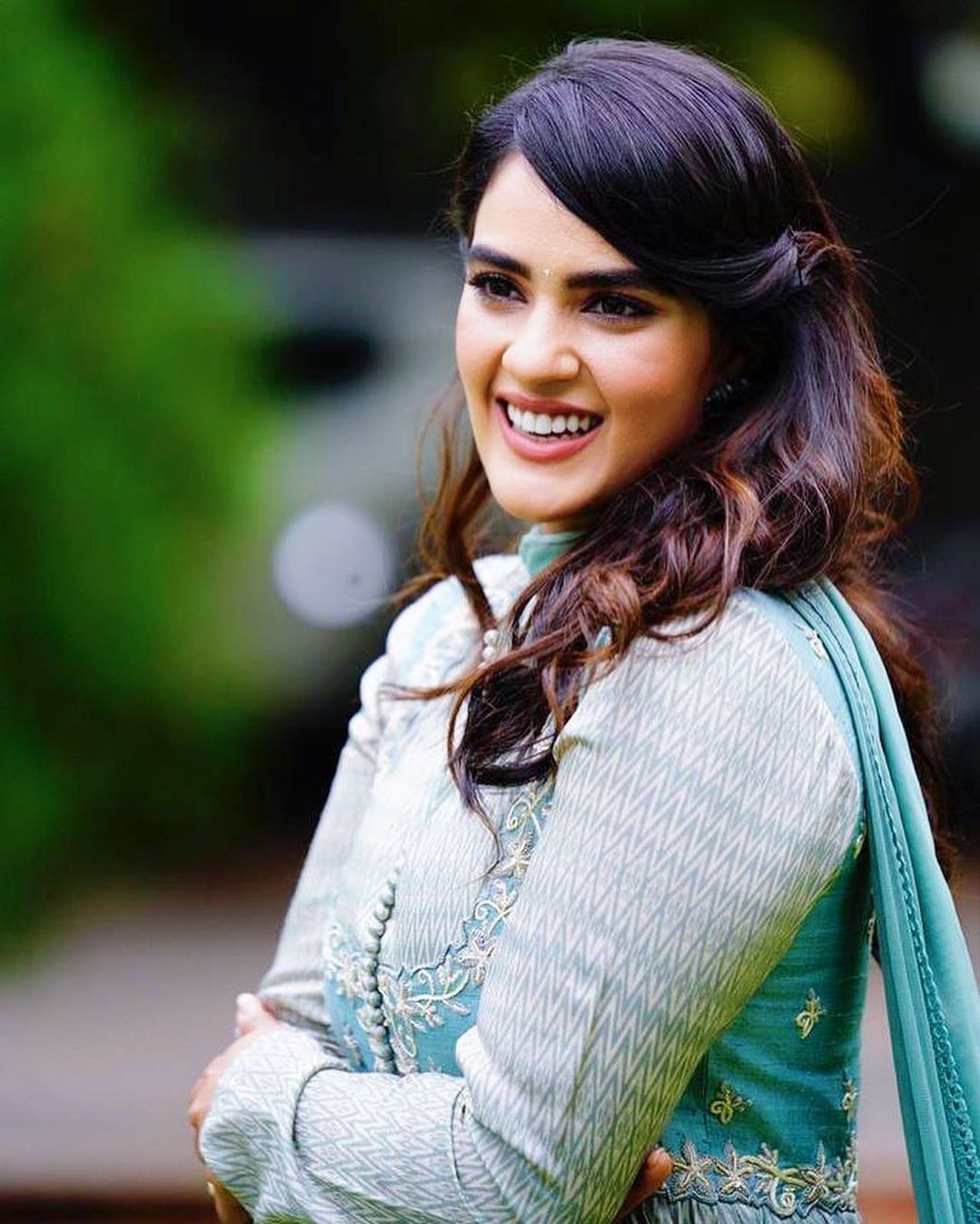 కుర్రకారు గుండెల్లో కాక పుట్టిస్తున్న కావ్య థాపర్. | Actress Kavya ...