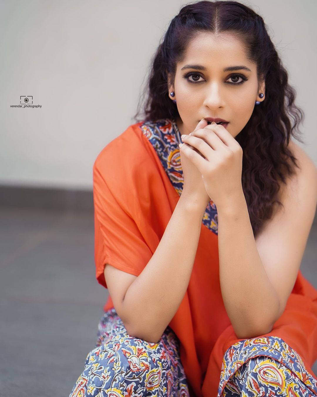 రష్మీ గౌతమ్ వలపుల వయ్యారాలు.. కుర్రకారులో సెగలు పుట్టిస్తున్న బ్యూటీ..! | Anchor Rashmi Gautam ...