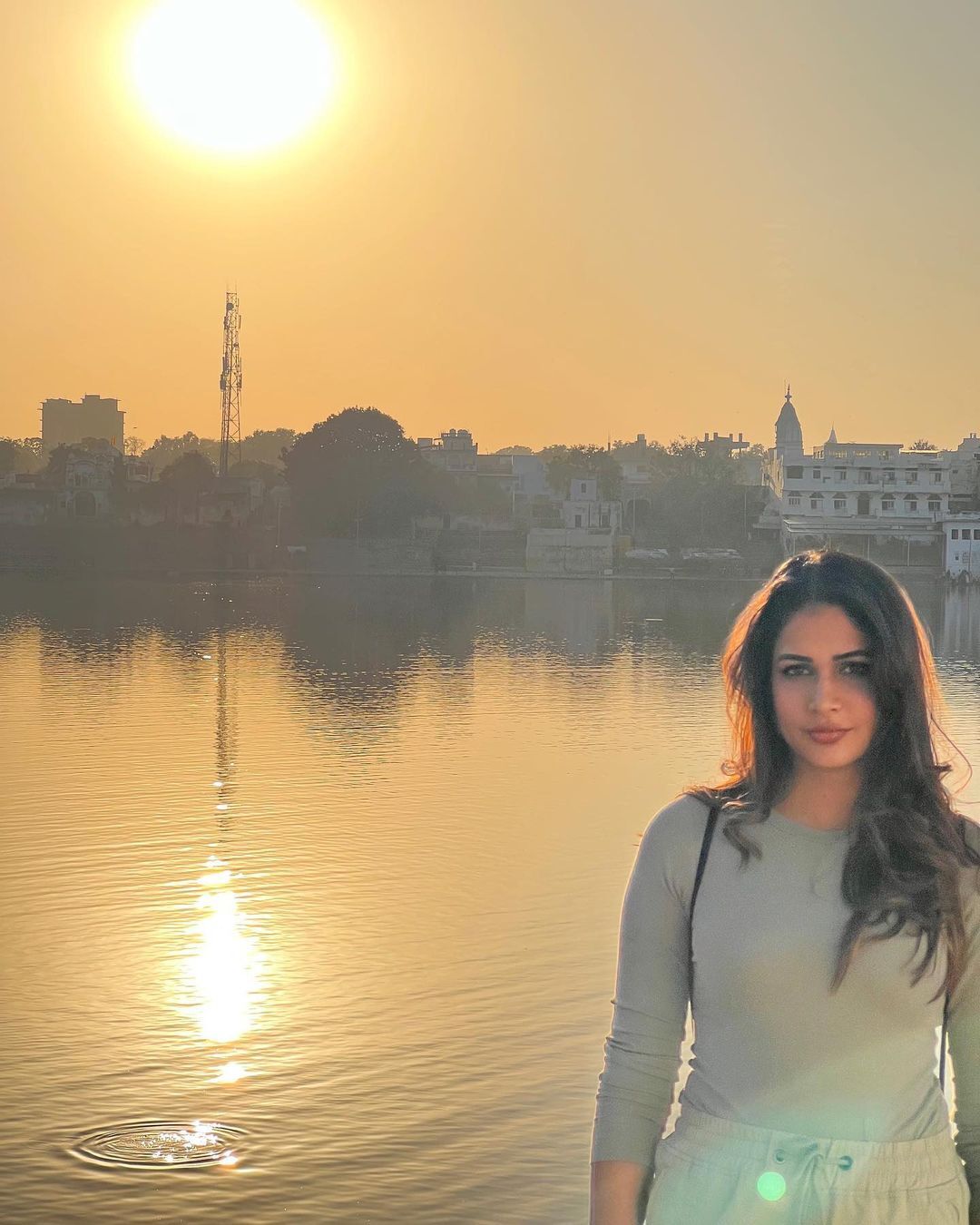 కవ్వించే అందాలతో మనసు దోచేస్తున్న లావణ్య త్రిపాఠి | Actress Lavanya ...