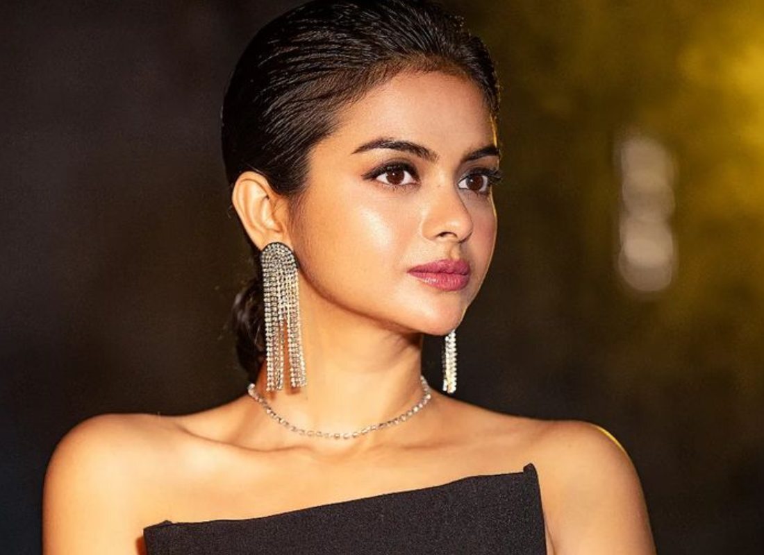 ছাই রঙের পোশাকে লাস্যময়ী শোলাঙ্কি, অভিনেত্রীর মিষ্টি হাসিতে ভুলছেন ফ্যানেরা | Actress solanki ...