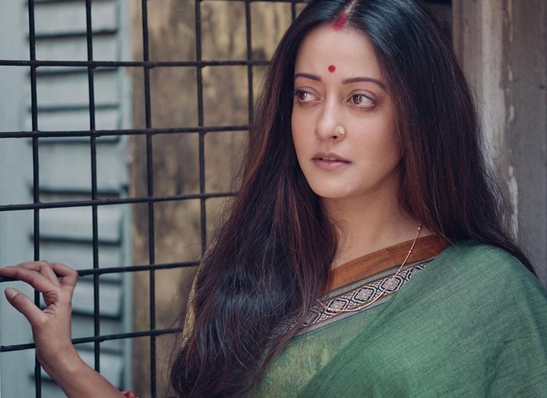 হালকা বেগুনি রঙের শর্ট পোশাকে নেট নাগরিকদের তাক লাগাচ্ছেন রাইমা ...