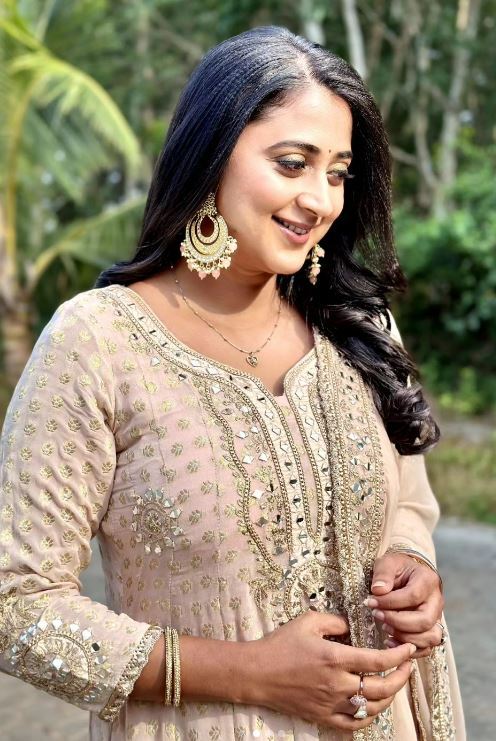 Actress kaniha new clicks from Maldives goes viral | മാലി ദ്വീപില് ...