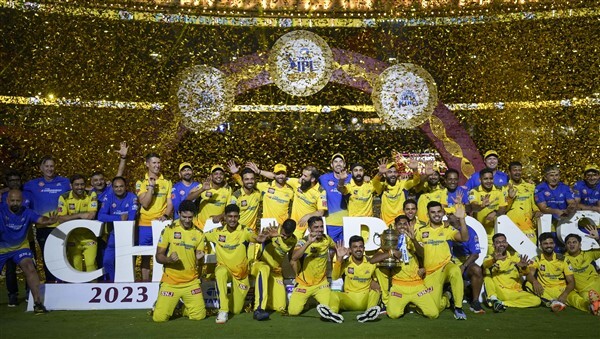 Chennai Super Kings Players Celebrate With The Trophy After Winning The ...