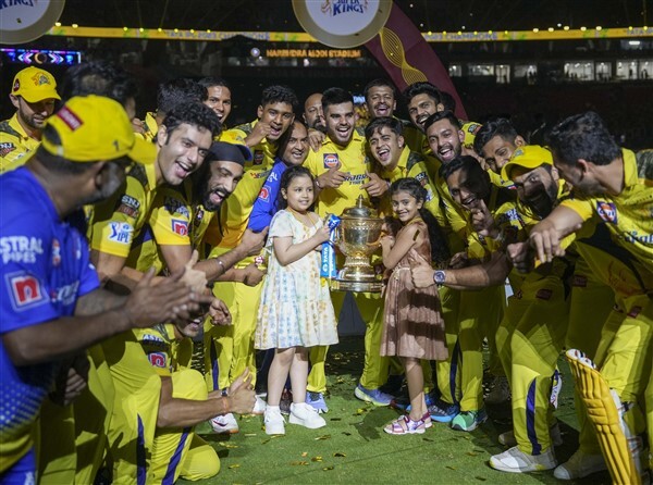 Chennai Super Kings Players Celebrate With The Trophy After Winning The ...