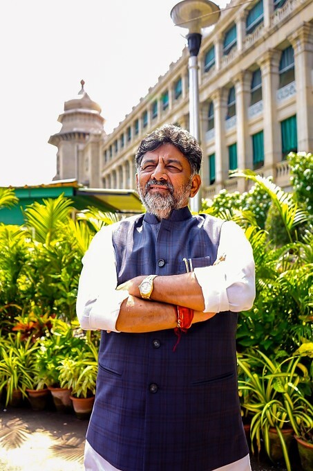 ಮಾಜಿ ಪ್ರಧಾನಿ ಎಚ್‌ಡಿ ದೇವೇಗೌಡರನ್ನು ಭೇಟಿಯಾಗಿ ಸನ್ಮಾನಿಸಿದ ಡಿಕೆ ಶಿವಕುಮಾರ್ ...