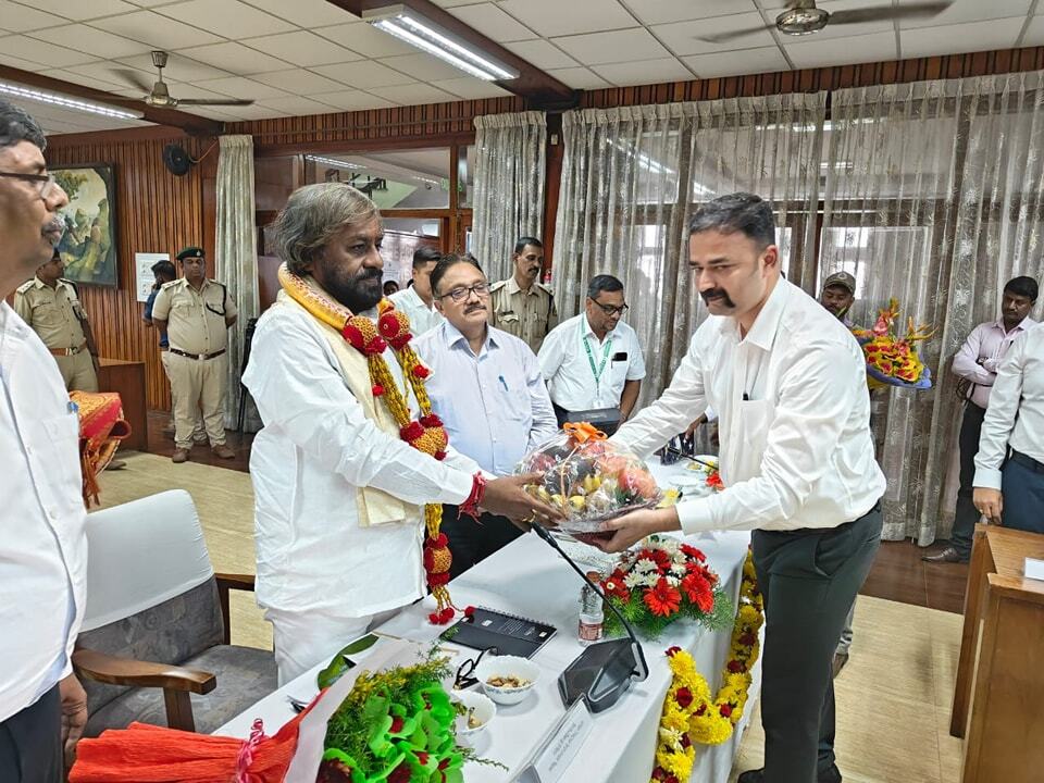 ಬೆಂಗಳೂರಿನ ಅರಣ್ಯ ಭವನಕ್ಕೆ ಸಚಿವರ ಮೊದಲ ಭೇಟಿ | Forest Minister Eshwar Khandre Visits Aranya Bhavan ...