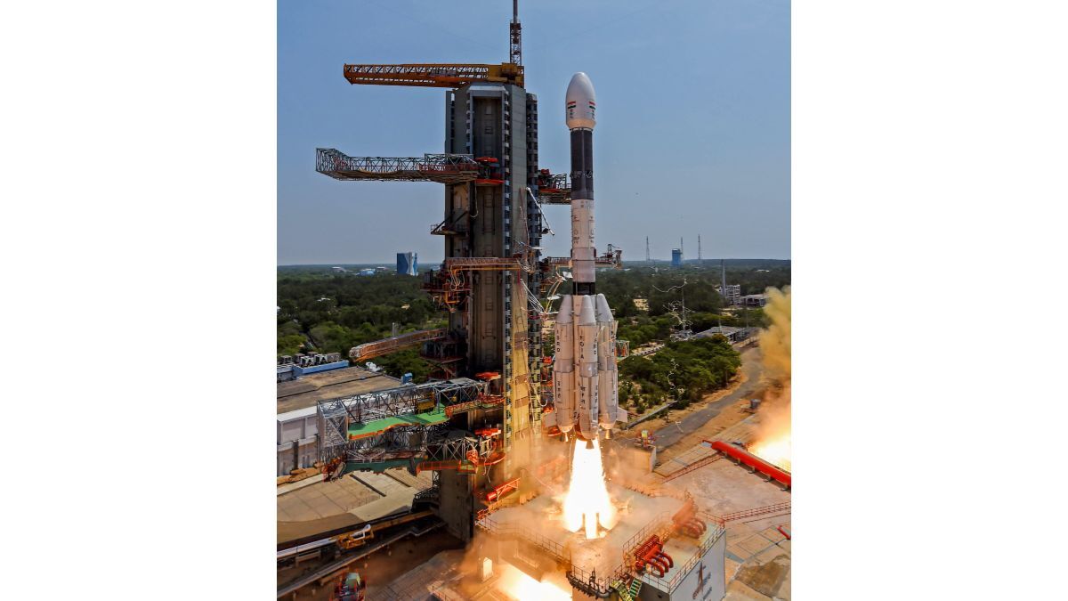 ಇಸ್ರೋದಿಂದ GSLV ಉಪಗ್ರಹ ಉಡಾವಣೆ, ಅಚ್ಚರಿಯ ಚಿತ್ರಗಳು ಇಲ್ಲಿವೆ | ISRO's GSLV ...