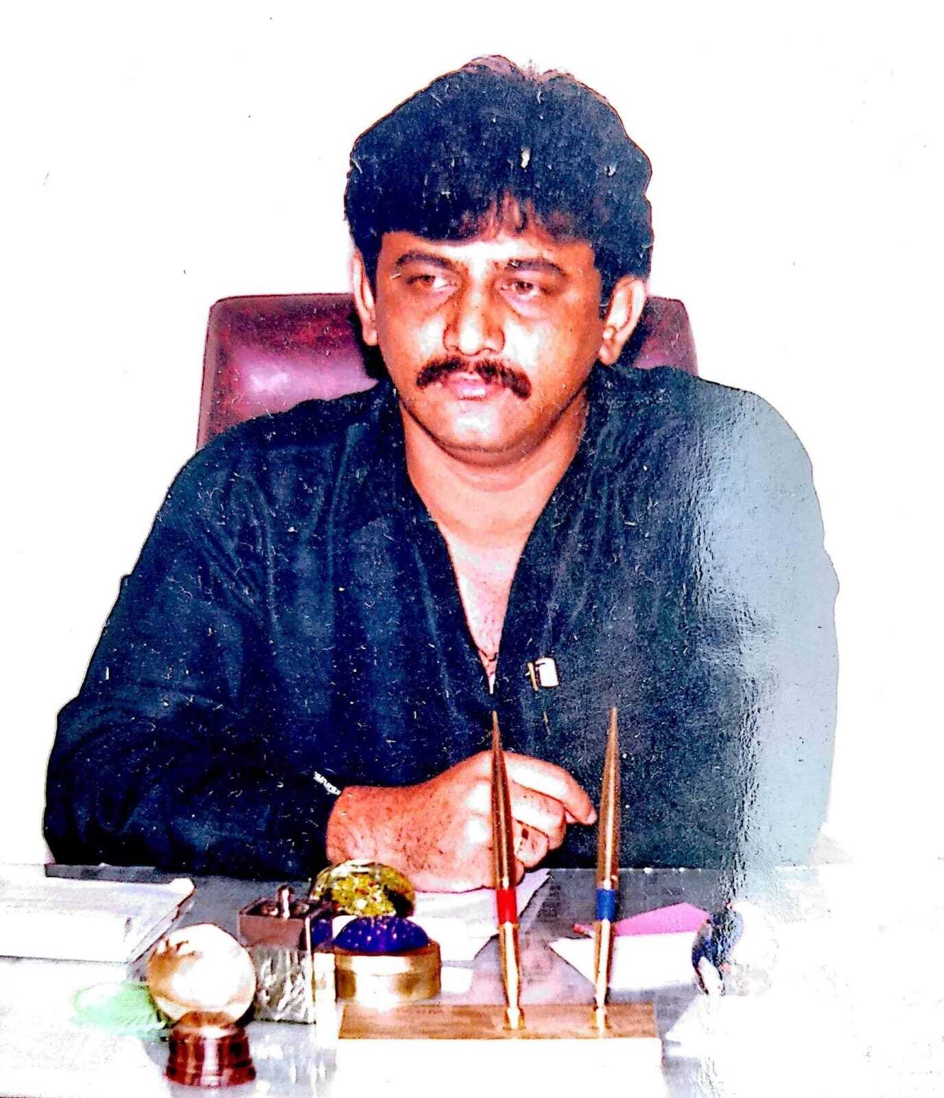 ಡಿ ಕೆ ಶಿವಕುಮಾರ್‌ ಅವರ ಹಳೆಯ ಫೋಟೋಗಳನ್ನು ನೋಡಿ ನಿಮಗೂ ಇಷ್ಟ ಆಗುತ್ತೆ | Old photos of KPCC president DK ...