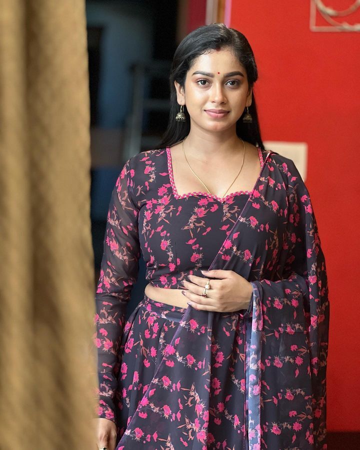 PHOTOS : வெள்ளித்திரை டூ சின்னத்திரை.. 'ஈரமான ரோஜாவே 2' பிரியா இத்தனை படங்களில் நடித்துள்ளாரா ...