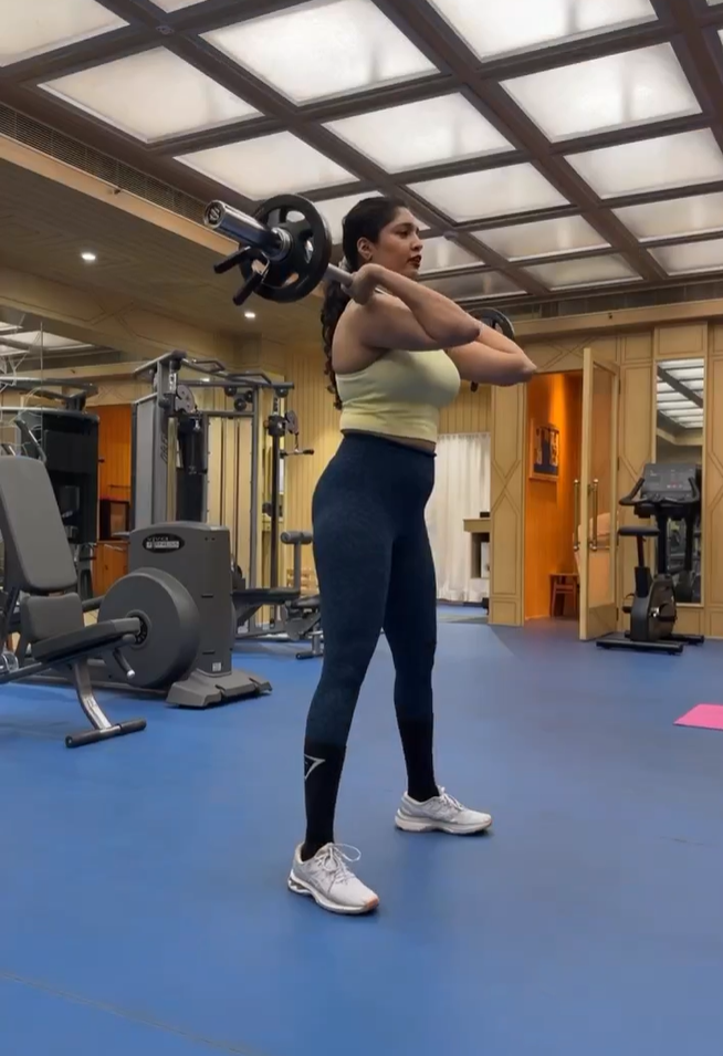 Stunning Gym Workout Video Of Actress Ritika Singh Oneindia Telugu