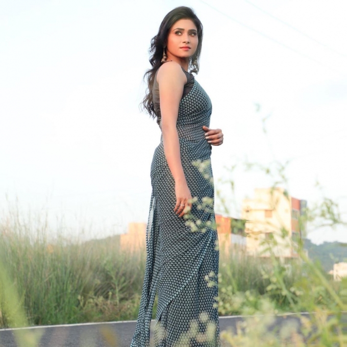 photos : 'பாண்டவர் இல்லம்' தேனுவா இது?.. குடும்பத்துடன் இருக்கும் லேட்டஸ்ட் புகைப்படங்கள் ...