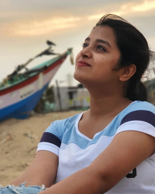 photos : ராயல் என்பில்டில் தூள் கிளப்பும் சுந்தரி சீரியல் நடிகை.. சூப்பரா பைக் ஓட்டுறாங்களே ...